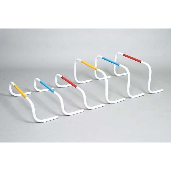 個人宅様への配送が不可の為、お届け際は屋号でお願いいたします。陸上　ハードル　ミニハードル　トレーニング　障害走の練習や、体ほぐしに最適。軽いプラスチック製の自立型ハードルです。●赤5台組●主材/PVC 　●寸法・重さ/幅68cm×奥行25...