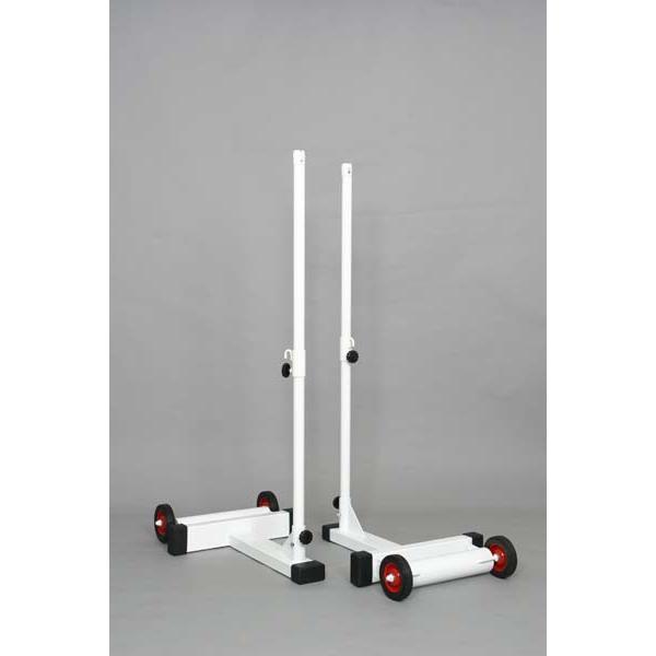 個人宅様への配送が不可の為、お届け先は屋号でお願いいたします。バドミントン　支柱●高さ1550mm　●重さ/80kg/組　●主材/40φスチール　●寸法/全長840mm×奥行590mm　150φ　ホイール付　●スライドフック式※ネットを強く...