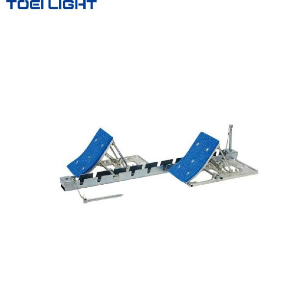 個人宅様への配送が不可の為、お届け先は屋号でお願いいたします。●重さ/2.6kg●材質/レール:スチール、ブロック:アルミ（PVC張）●角度6段調節式●平行連結式●付属品/全天候型トラック用ピン付●台湾製●送料無料 ※沖縄・離島は別途送料が...