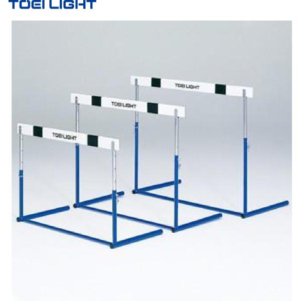 個人宅様への配送が不可の為、お届け先は屋号でお願いいたします。フック式ピンの採用により抜けにくく突起の少ない安全に配慮した設計●中学校向●重さ/3.7kg●材質/フレーム:スチール、バー:木製●高さ5段調節●日本製●送料/5個まで10ランク...