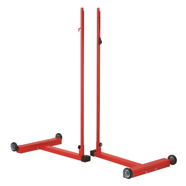 個人宅様への配送が不可の為、お届け先は屋号でお願いいたします。大型タイヤで移動らくらくです。●サイズ：幅68cmx奥69cmx高155cm●重さ：36kg（組）●素材：スチール34mmΦ●100mmΦタイヤ●バドミントン用●２台１組●組立式...