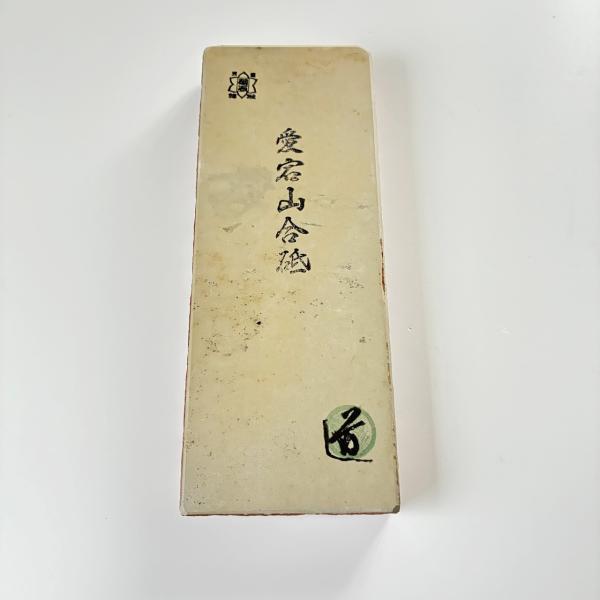 場所：京都府愛宕山方面用途：仕上げ砥石粒度：#8000-#10000地層・特徴：並砥硬さ： 3/5泥: 出やすい筋：影響なし重さ： 700g寸法：縦205mm　横78mm　高さ20mm滑らかで日照山に似た研ぎ心地です。硬すぎず、どなたでも扱...