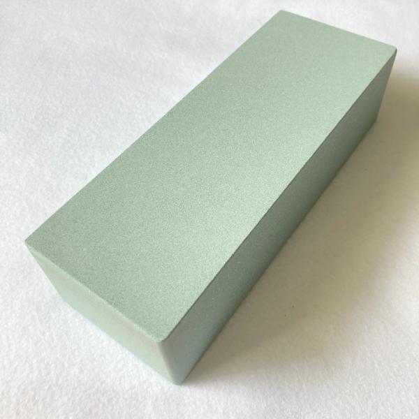 ナニワ研磨工業 剛研 #220 GC角三丁掛 荒砥205mm×75mm×50mm製造過程で若干の汚れ付着のためアウトレット品扱いです。性能には何ら問題はありません。外箱はついていないので、プチプチで包んで段ボールに入れて発送します。グリーン...