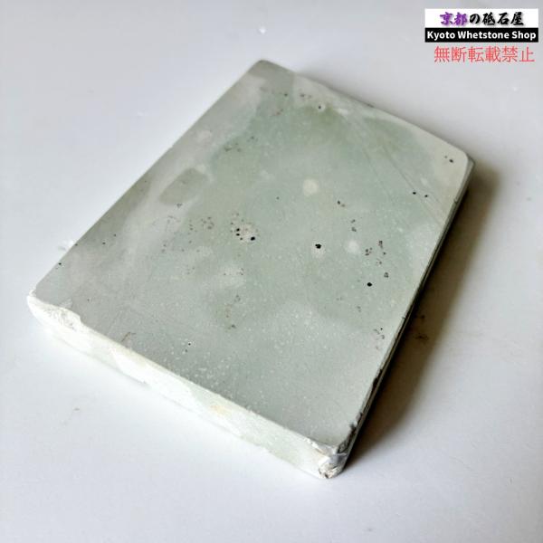 場所：用途：粒度：0地層・特徴：無し硬さ： 2.5/5泥: 出やすい筋：影響なし寸法：縦102mm　横70mm　高さ10mmレア過ぎてハンコが無いので無地で出品となります。※出品者の感覚によりますので、あくまで参考情報として、商品の状態は画...