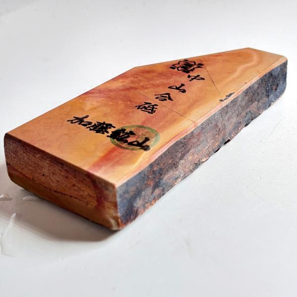 場所：京都府梅ケ畑方面用途：仕上げ砥石粒度：#10000-#12000地層・特徴：巣板硬さ： 4.5/5泥: 出にくい筋：影響なし寸法：縦140mm　横56mm　高さ21mm※出品者の感覚によりますので、あくまで参考情報として、商品の状態は...