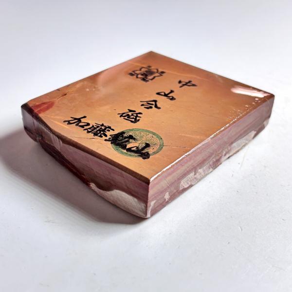 場所：京都府梅ケ畑方面用途：仕上げ砥石粒度：#10000-#12000地層・特徴：巣板硬さ： 4/5泥: 標準、名倉砥石無しでも使用可能筋：影響なし寸法：縦85mm　横69mm　高さ17mm※出品者の感覚によりますので、あくまで参考情報とし...