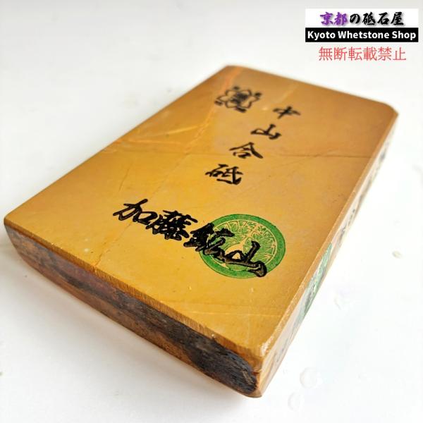 場所：京都府梅ケ畑方面用途：仕上げ砥石粒度：#10000-#12000地層・特徴：巣板硬さ： 3.5/5泥: 標準、名倉砥石無しでも使用可能筋：影響なし寸法：縦102mm　横68mm　高さ15mm※出品者の感覚によりますので、あくまで参考情...