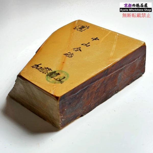 場所：京都府梅ケ畑方面用途：仕上げ砥石粒度：#10000-#12000地層・特徴：巣板硬さ： 4/5泥: 標準、名倉砥石無しでも使用可能筋：影響なし寸法：縦110mm　横85mm　高さ33mm※出品者の感覚によりますので、あくまで参考情報と...