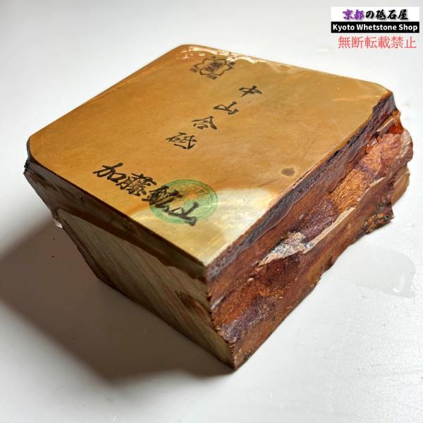 場所：京都府梅ケ畑方面用途：仕上げ砥石粒度：#10000-#12000地層・特徴：巣板硬さ： 4/5泥: 標準、名倉砥石無しでも使用可能筋：影響なし寸法：縦106mm　横83mm　高さ40mm※出品者の感覚によりますので、あくまで参考情報と...