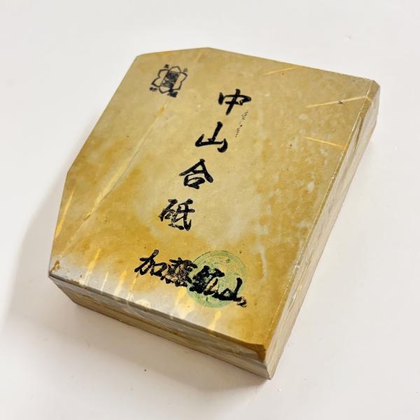 場所：京都府梅ケ畑方面用途：仕上げ砥石粒度：#10000-#12000地層・特徴：巣板硬さ： 4/5泥: 標準、名倉砥石無しでも使用可能筋：影響なし寸法：縦105mm　横92mm　高さ24mm※出品者の感覚によりますので、あくまで参考情報と...