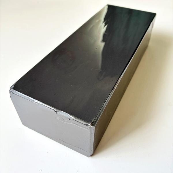 場所：長崎県対馬方面用途：仕上げ砥石粒度：#5000地層・特徴：硬さ： 3/5泥: 出やすい筋：影響なし寸法：縦210mm　横77mm　高さ50mm赤枠はヒビが入っている個所です。対馬砥石は割れやすい砥石なので取り扱いにご注意ください。水に...