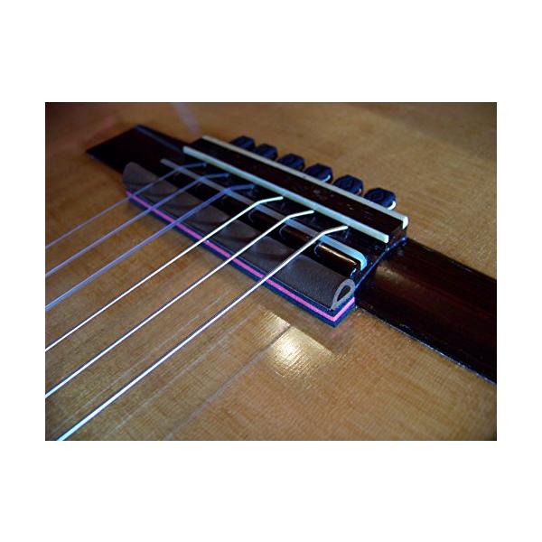 ・  RTM01・ギターの音を小さくする弱音効果と共に、美しいトレモロ習得の手助けをしてくれます。・高さ調整用のクッションも付属し、ブリッジ付近の弦高10~15mmに対応します。