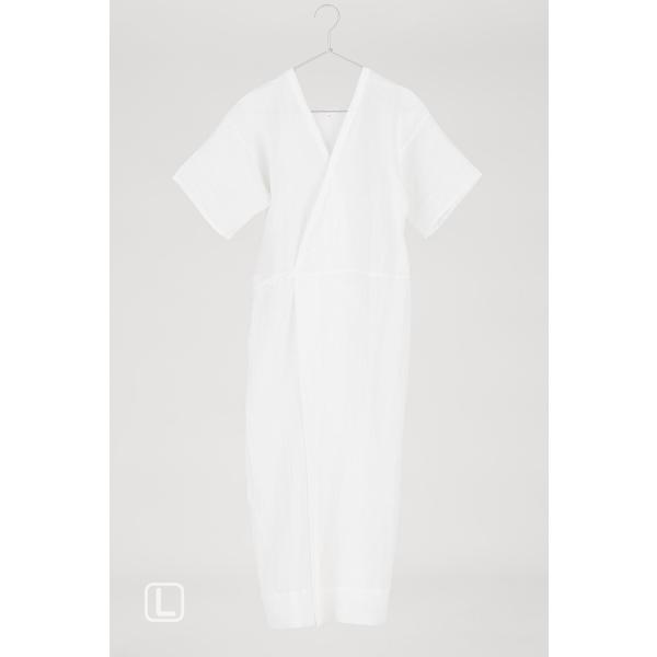 本麻、国産の着物スリップです。麻は放熱性と吸汗性に優れた素材。手もみ楊柳のくしゅっとした凹凸のある生地は肌に張り付かずサラサラ感をキープしてくれますので、汗をかいても着物の中は常に快適です。筒袖のタイプですが脇下部分には身八つ口が作られてい...