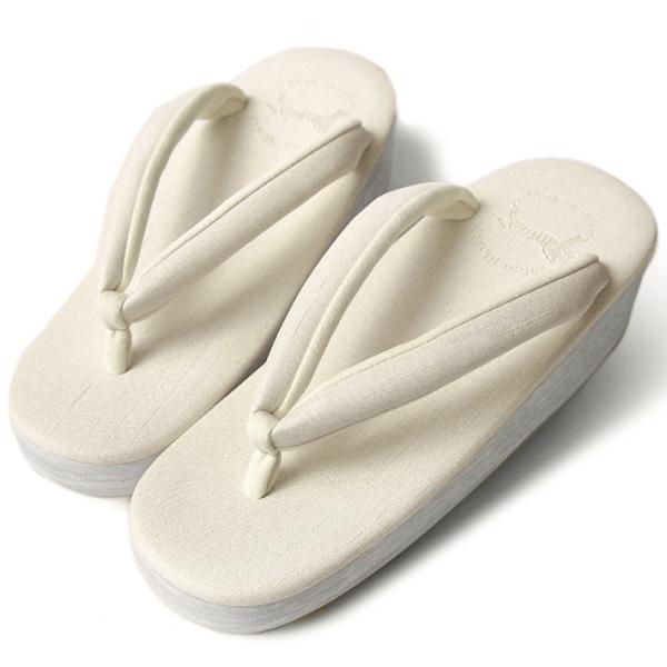 カフェぞうりプリンセス「プリンセス」は天生地と鼻緒にPVC（塩化ビニル）生地を採用したモデルです。PVC生地とはインテリア素材にも使用されているほど丈夫で、水濡れしてもさっと拭き取れ、お手入れも簡単なのが特徴です。【サイズ】　Ｓ:22.5〜...