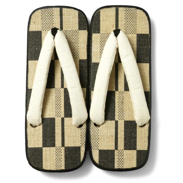 涼やかで肌触りの良い紙布で、天に描かれた変わり市松模様がシックなメンズのモダンデザイン桐下駄です。「紙布」は細く切った和紙を織り上げた素材で、サラリとしたドライ感が魅力。表面に微細な凹凸があるため足にはりつきにくく、吸湿性・速乾性・通気性が...