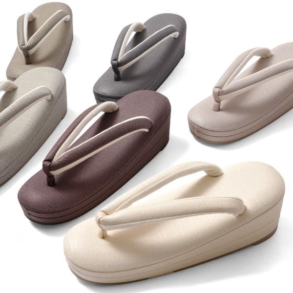 柔らかな紬風の生地感が優しい印象の草履です。足に負担がかかりにくい低反発素材を使用しているため、長時間歩いても疲れにくく、優しい履き心地です。草履の台が2枚重なった“二枚芯”で高さがあるため、カジュアル〜セミフォーマルまで様々なシーンでお使...