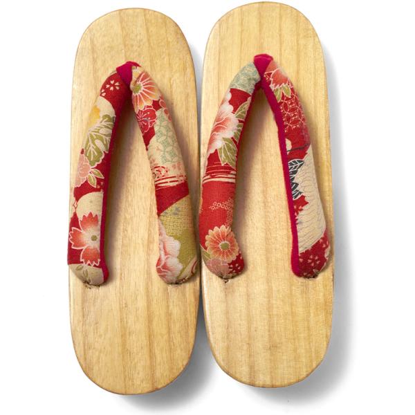 【桐右近下駄】和の伝統紋様をモダンに配した鼻緒が目を惹く桐下駄です。木の自然な風合いと、時代を超えて愛され続ける古典柄が、足元からあなたの着姿を粋に演出します。■サンダル感覚で履ける!歩きやすい『右近下駄』足にフィットしやすいカーブ状の台に...