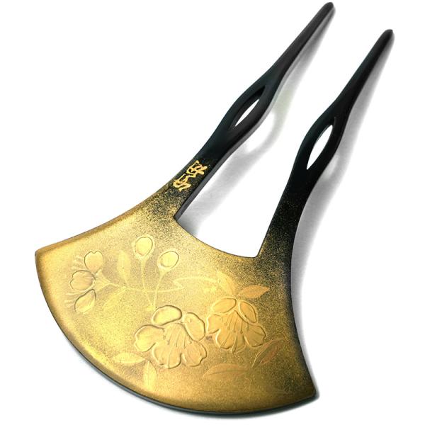 【蒔絵風バチ型簪】伝統的な和の文様が蒔絵風に描かれた優美なかんざしです。一点一点職人の手で作られており、細部まで丁寧に作られた高級感のある作りになっています。まとめ髪に一刺しすればおしゃれのアクセントとなって、コーディネートをより華やかにし...