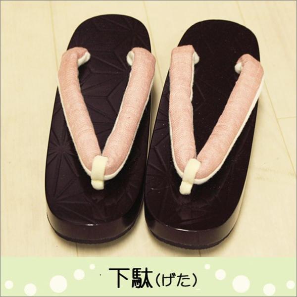 光沢のある麻の葉柄の桐台に　麻素材の鼻緒の下駄が入荷しました。　天然素材の麻の特性上、少し茶色っぽい繊維の部分が混ざっていたり、節(ふし)ができている場合がございます。何卒、ご理解・ご了承を下さいませ。【下駄の仕様】台の長さ；約24.0cm...