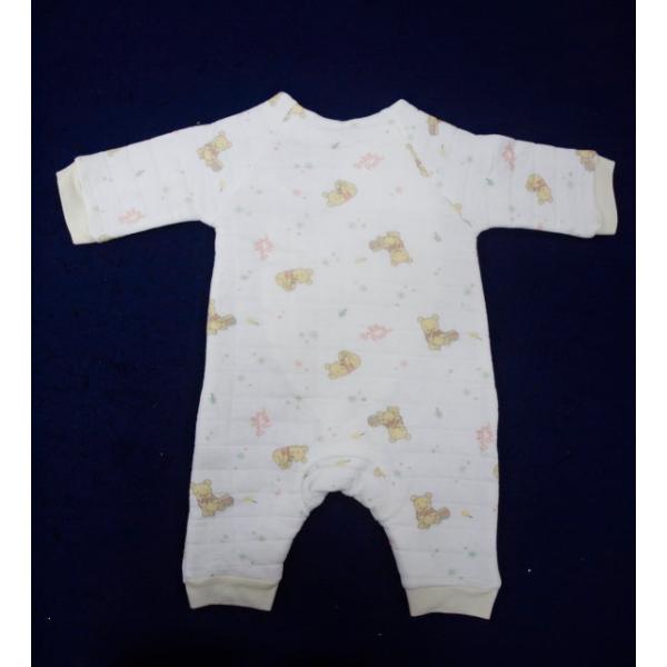 ベビープー　キルティングベビードレス秋・冬使用＜サイズ＞身長：60cm〜70cm体重：6Kg〜9Kg＜素材＞本体表・裏：綿100％中綿：ポリエステル100％リブ・見返し部分：綿100％＜発送＞レターパック発送（1枚まで）＊店舗でも販売してお...