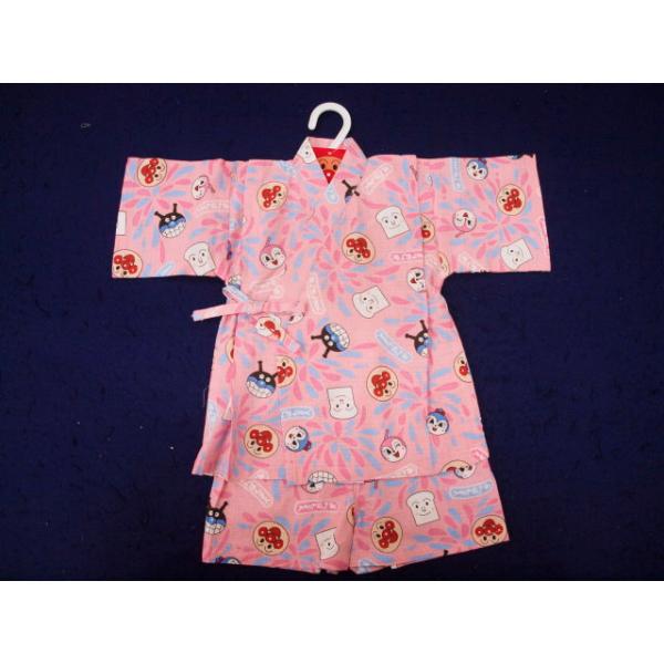 お子様に大人気のアンパンマン甚平です夏祭りや花火大会に夏には大活躍のです＜サイズ＞95サイズ　身長95cm　体重14kg＜素材＞綿100％レターパックライトでの発送となります（１点のみ）レターパック発送は日時指定・代引きはできません接写の加...