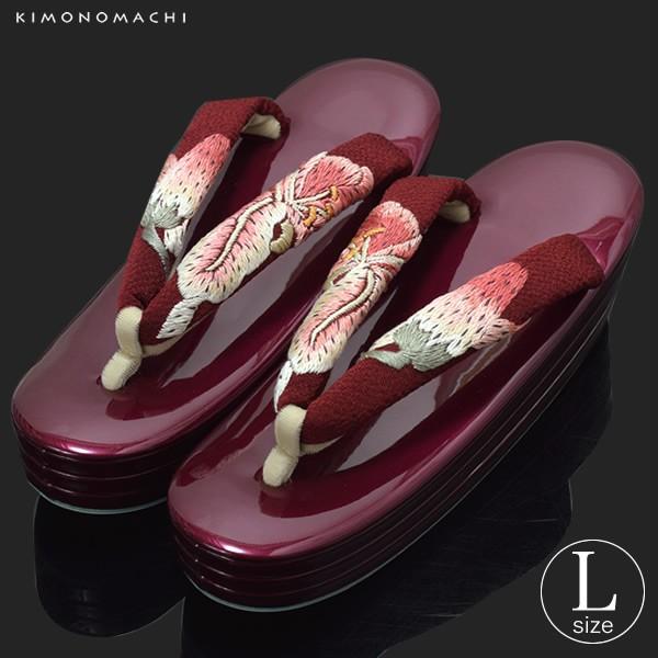 刺繍の鼻緒が華やかな草履単品です。三枚芯で、台の高さがあり、格も高く、成人式、結婚式の振袖にぴったりです。若い方の訪問着にもいいですね。足元から華やかさを演出してくれます。【商品内容】草履1点【カラー】赤みの紫色地に、大きな百合のお花の刺繍...