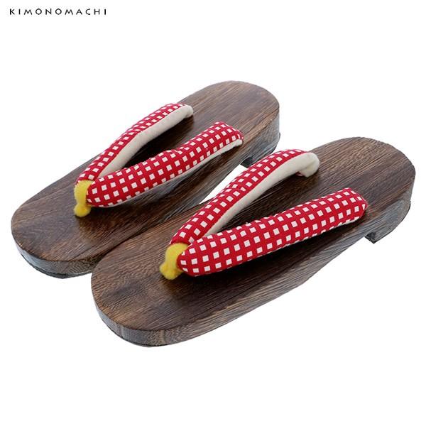京都きもの町オリジナルの女性下駄です。台は焼桐で、汚れにくく、鼻緒は裏地がふわふわですので、擦れて痛くなりにくい下駄です。また、ゴム底なので、滑りにくく安心です。浴衣に合わせて、オシャレな下駄を合わせてみてはいかがでしょうか。◆下駄は、履き...