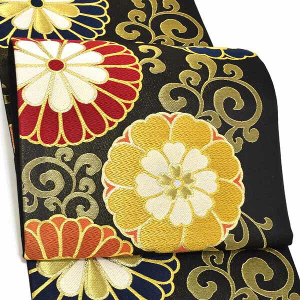 晴れの日を彩る振袖に。華やかさはそのまま、ポリエステル製なのでお手入れ簡単！お手持ちの振袖に合わせて、また、ママ振や姉振に合わせて、自分だけの装いに。成人式、結婚式などのおめでたい席の振袖に。上品な華やかさを演出してくれます。【商品内容】お...