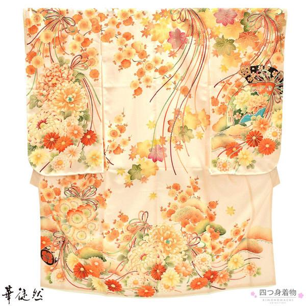 七歳の七五三のお着物（四つ身着物）と長襦袢のセットです。女の子らしい可愛らしく華やかな色合い。衿元も重ね衿がついているので華やかです。※着物、長襦袢とも「肩あげ」「身あげ（腰あげ）」がされていません。別途お承りいたします。※半衿はセットに含...