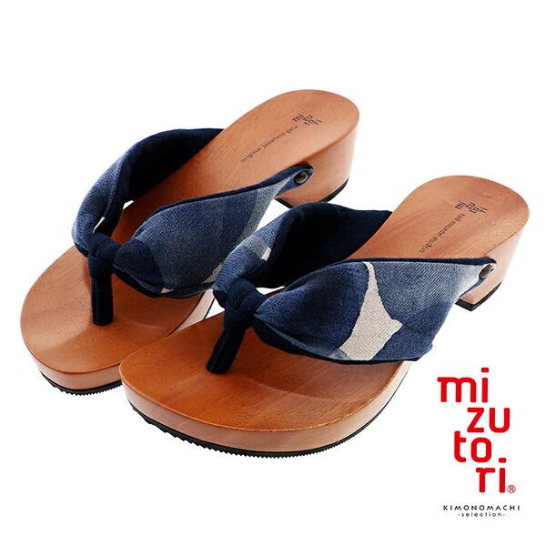 はきもののプロ、水鳥工業／げたのみずとりが作る履き心地の良い下駄です。mizutori-originaljapanesegeta-足裏にフィットするように施されたオリジナルの彫りと、クッション性のある鼻緒による履き心地の良さ。そして、現代の...