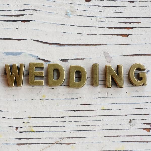 アルファベットパーツで「WEDDING」の文字が１セット作れます。