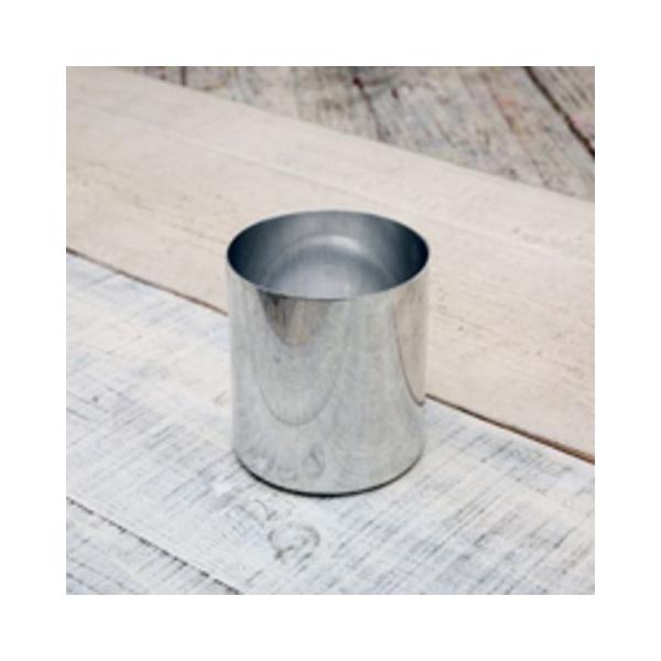 キャンドル製作用に必要な専用のアルミ製の型（モールド）です。高さ 11.5cm x 幅 10cm　のキャンドルが作れます。・ワックスが漏れる場合は、ワックスを注いだ後に、型の底面を水に浸すようにしてください。・キャンドルを抜く際に叩くと変形...