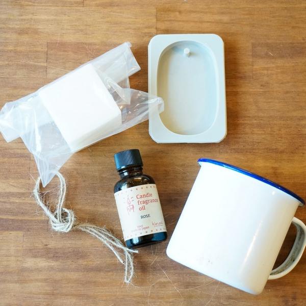 初心者の方でも本格的なボタニカルキャンドルホルダーが作れるセットです。『作り方説明書』つき！■セット内容・アロマオイル:30ml（ローズ、レモングラス、プルメリア）・サシェブレンドワックス:110g・サシェモールド:1個（オーバル、ヘキサゴ...