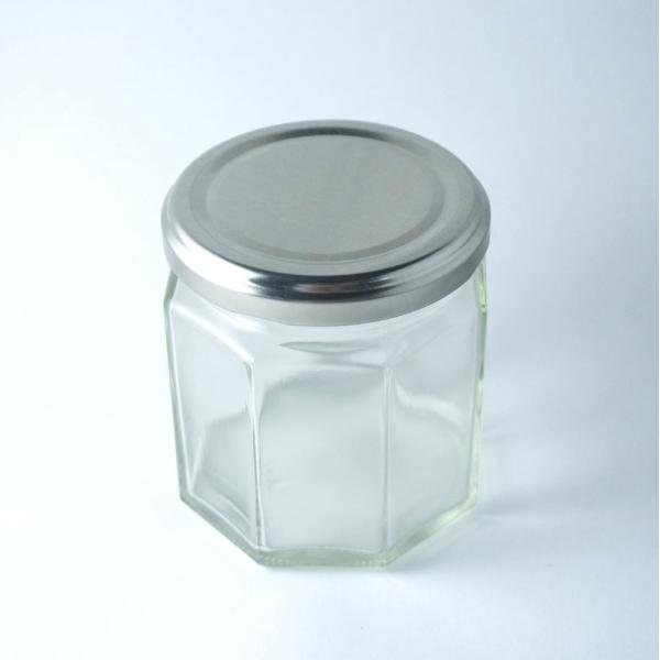 キャンドルワックスを注いでオリジナルキャンドル制作にお使い頂けるガラスジャーです。蓋は全2色（シルバー・ゴールド）からお選びいただけます。※海外製品のため、ゆがみや気泡、キズがある場合がございます。予めご了承ください。■口径：5.4cm■高...