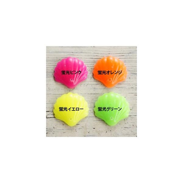 キャンドル専用の顔料で、発色がよく、色落ちしにくいのが特徴です。顔料はワックスに対して0.1％〜0.2％の範囲で混ぜるようにしてください。なお一部発色を良くするために、染料を混ぜている色もございます。ご了承ください。【全4色】　オプションよ...