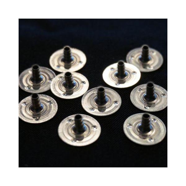 50ｇ入りで約140個のセットです。座金はキャンドル芯を固定するための台座です。真ん中の突起している部分にキャンドル芯を差し込み、 ペンチなどで潰して固定します。■直　径：約1.5cm■高　さ：約9mm■穴直径：約2mm