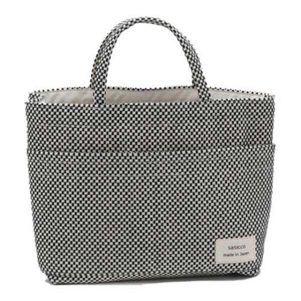 品番：TA-068【サイズ】縦180×横（上）290（下）210×マチ120mm【本体重量】重さ 200ｇ【カラー】消防刺子【素材】表地：三河木綿刺し子織り（綿100％）【仕様】内ファスナー付きポケット×１、内オープンポケット×4、外ポケット×２