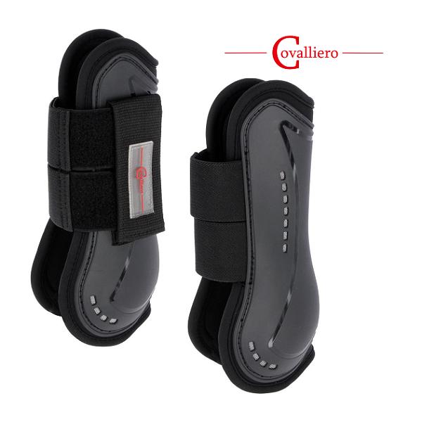 衝撃を吸収して馬の肢をまもる前肢用プロテクターです。通気性のある設計（両面の通気孔）により、馬の足の温度を調節し、発汗によって発生した湿気を放散して最適な快適さを実現します。外側はマットブラックのシェル素材、内面は柔らかいネオプレンで、お手...