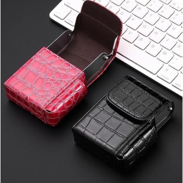 ■ 型押し加工の軽量なフェイクレザーを使用したシガーケースです。■ たばこ入れにはもちろん・小物入れなどにも便利◎■ 商品の性質上・柄の位置やデザインが若干違う場合がありますのでご了承ください。■ PCモニターの画質や環境により・写真と実物...
