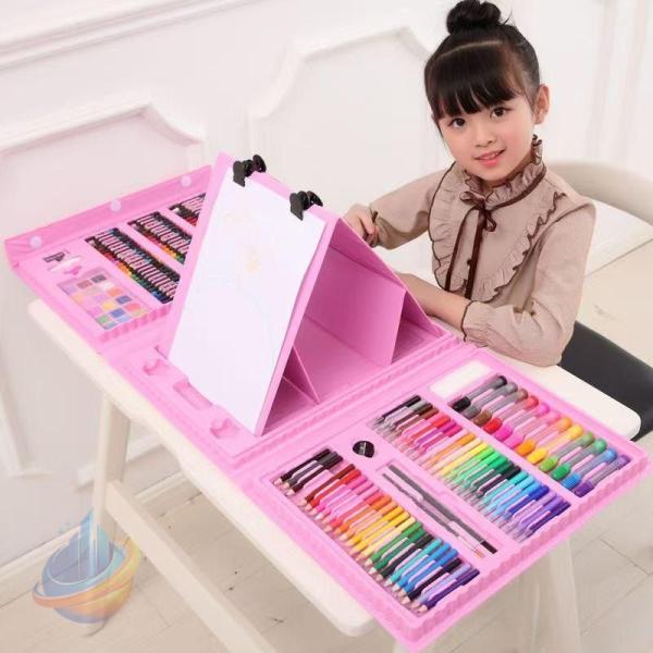 ■商品名お絵描きセット 2歳 3歳 4歳 5歳 6歳 7歳 本格的 色鉛筆 水彩色鉛筆 クレヨン 絵具 文房具セット 入学 入園 祝い カラーペン 208色 男の子 女の子 キッズ■商品説明お子様のお絵描きにぴったりなセット♪色鉛筆、カラー...