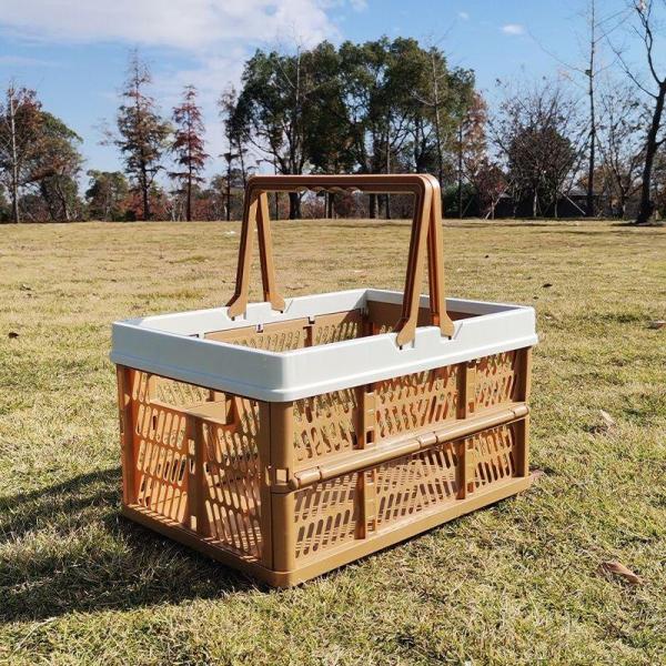 折り畳み式のピクニックバスケット。買い物カゴとしてのご利用やキャンプ用品の収納・持ち運び等色々な場面で大活躍です♪ぴったり重なるので積み重ねて収納もできます◎【サイズについて】画像をご参照ください。【素材について】ＰＰ【カラーについて】生産...