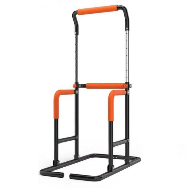 『家族全員が使える鉄棒です』? 『8段高さ調節可能』 この鉄棒の高さは調節できます。つまみを回すと調節できます。137 cmから207cmまで調節できます。だから、大人も子供も使えます。器具一つで家族全員の運動需要を満たすことができます。『...