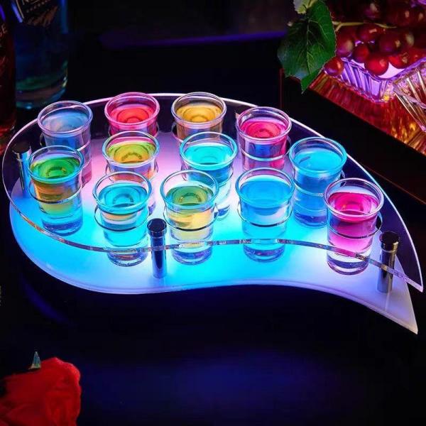【雰囲気の表現】LEDワイングラスのディスプレイスタンドは、リーフのユニークなデザインを採用しており、7色の照明はとてもファッショナブルで美しいです。 光は色を変えることができます。 そのようなデザインは多くの人々の愛と注目を呼び起こしまし...