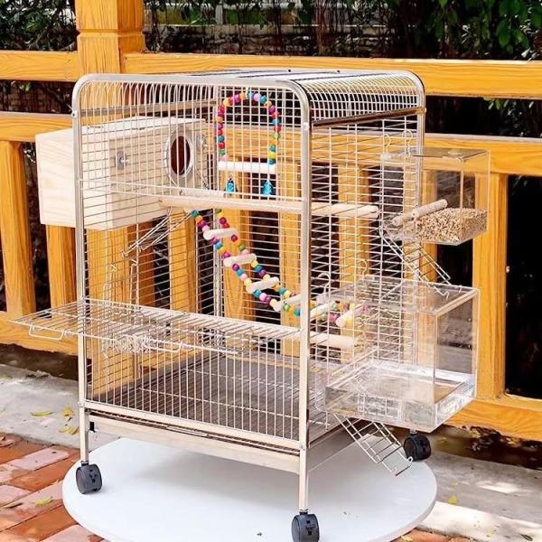 小鳥用の特別な鳥かご: 付属品は非常に豊富です。 食べる、飲む、入浴する、繁殖する、ふれあう、遊ぶなど多くの機能を持っています。 スペースが広く、小さなオウムをたくさん飼うことができます。特大のインタラクティブなプラットフォームを備えていま...