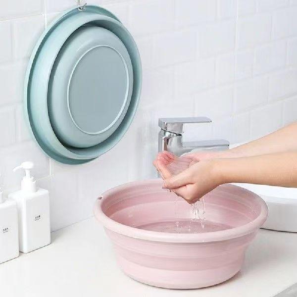 折り畳みができる便利なシリコン洗面器。使わないときにはたたんで重ねて置いたり、吊るしたり収納に困りません?キッチンでの洗い桶として、お掃除用のバケツとしてなどアイデア次第で用途色々☆※小サイズの販売ページです。中サイズも販売中です。【zak...
