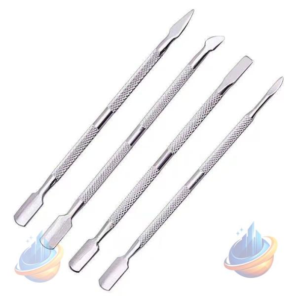 【特徴】甘皮ケアやジェルのオフの必需品！薄くて軽いキューティクルプッシャー♪鋭利側は浅めのカーブタイプで甘皮を押し上げやすい！※とても鋭利な為、扱いにはご注意ください。プッシャー側ではルースキューティクルを掻き出して綺麗にできます◎手に馴染...