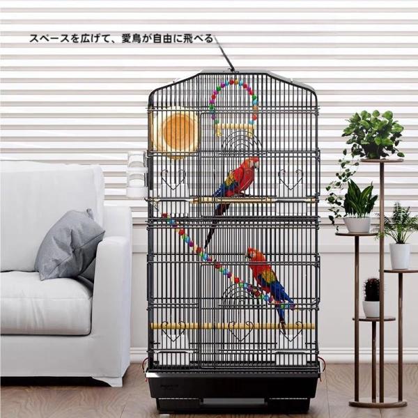 小鳥の落ち着ける場所として役立つ大型バードケージ多数飼育でも広々快適空間が広いので、羽を傷めたりストレスの要因になったりする心配がありません。おもちゃもより多く入れることができます。止まり木3本とブランコが付属！4つの餌入れにはそれぞれカバ...