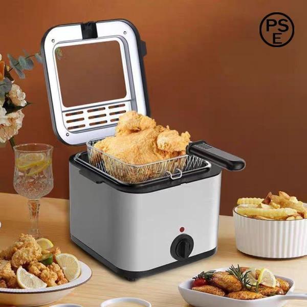 簡単便利に揚げ物が♪電気フライヤーです。パワーランプ付きなので油の温度がバッチリ♪フタに一工夫。溝があるのでバスケットを沈めたままフタが出来る！油が散らずお手入れが簡単に。揚げ具合がわかる小窓が付いているので開ける必要がありません！ふちにバ...
