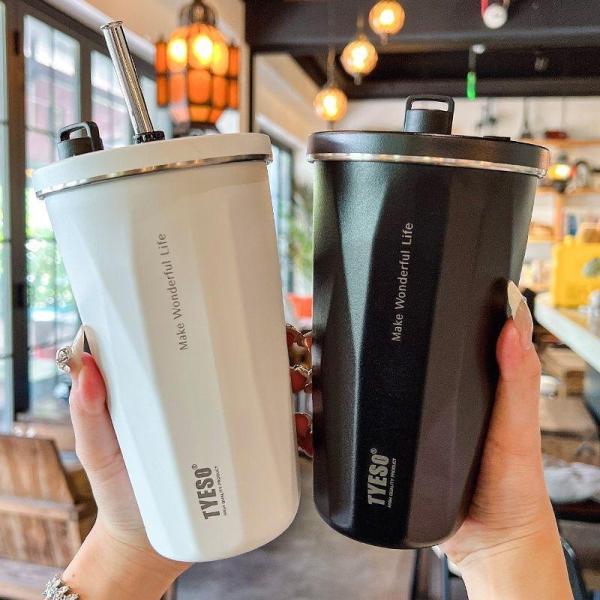 【仕様】サイズ: 約18.6*10.1cm、容量: 600ml【製品構造】本品は304ステンレスの材質を採用され、健康で衛生です。密封性が良いので、蓋をしっかり閉じるとカバンに入れて横にしても漏れないです。取っ手は付いてませんが、普通のコー...