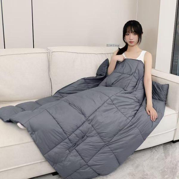 "【商品名称】毛布 ブランケット ひざ掛け 膝掛け 掛け毛布 マイクロファイバー フランネル毛布【サイズ】116*101cm【材質】ポリエステル100%【特徴】3段階温度調整6ヶ所発熱5WAY使い方シルキータッチ静電気防止加工抗菌防臭加工丸...